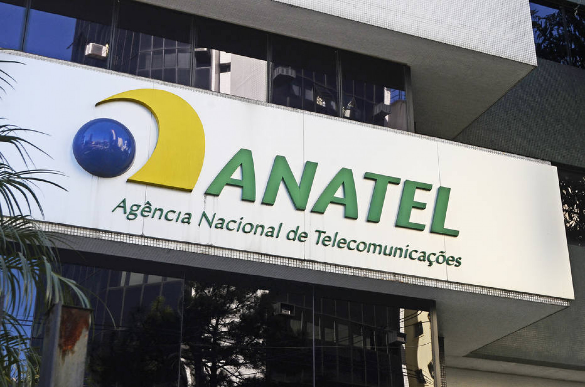 Anatel divulga novos regulamentos técnicos de rádio e TV