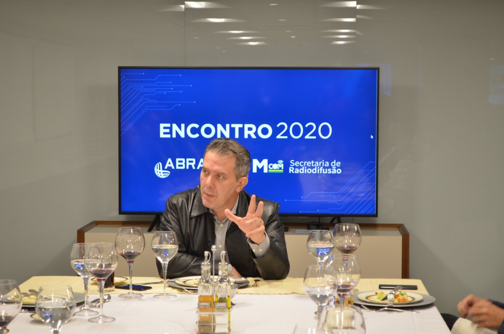 Abratel promove encontro com Minicom e representantes da radiodifusão ...